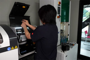 歯科技工に乾式電解研磨機DLyteを適用 | 株式会社NTTデータ ザムテクノロジーズ